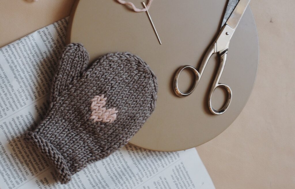 Strikkede vanter til børn | Gratis strikkeopskrift fra Lille Svend KBH